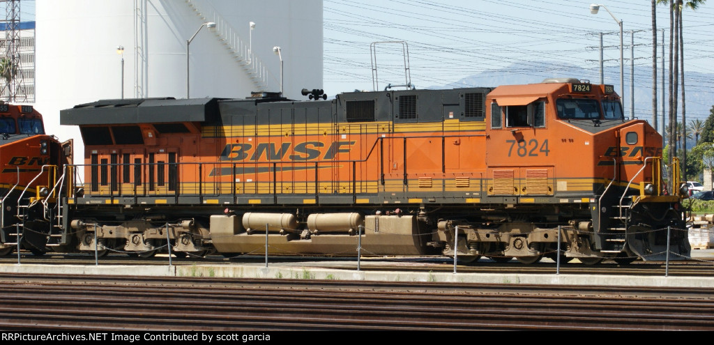 BNSF 7824